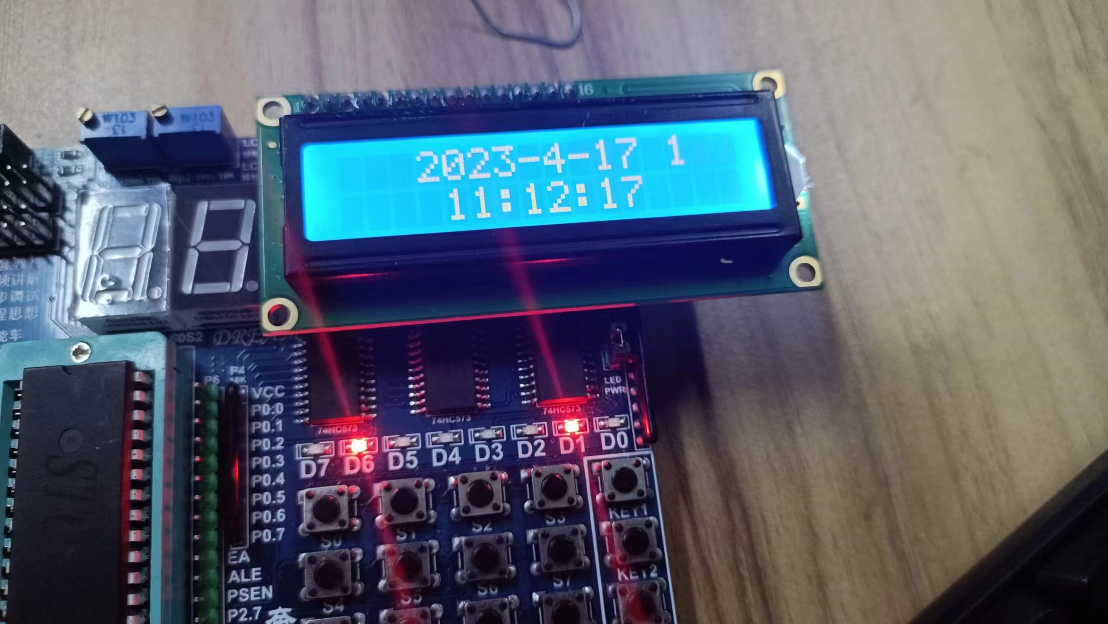 通过51单片机控制lcd1602的时钟显示程序 - 51单片机